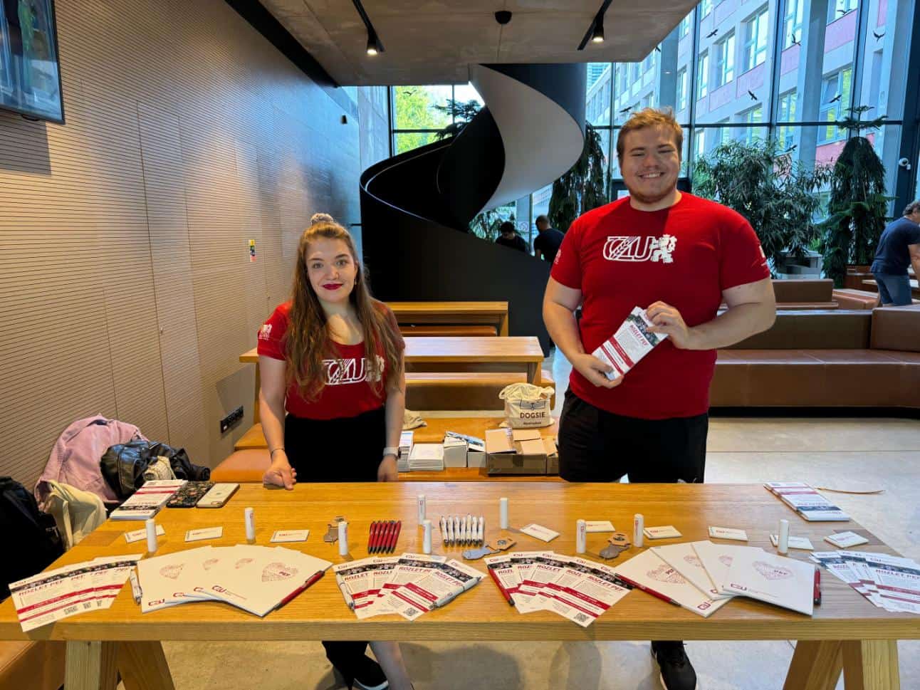 Zápisy prvních ročníků a co si vzít sebou | Seznamovací kurz Rozlet PEF ČZU